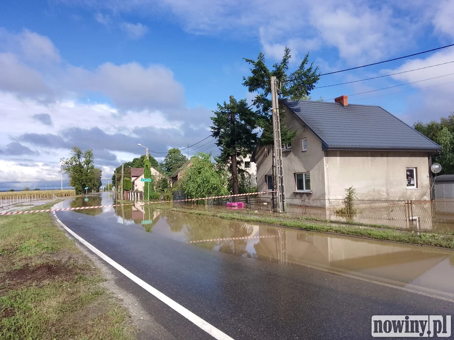 40 domów zalało w Lubomi. Utrudnienia na drodze Brzezie-Lubomia ...